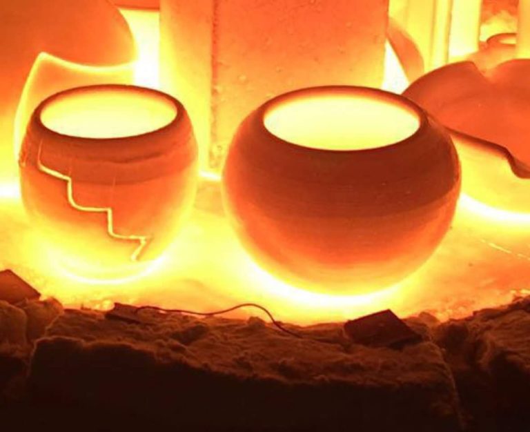 Queima de cerâmica, peças de seda e degustações de queijos e hidromel ... Queima de cerâmica, peças de seda e degustações de queijos e hidromel ...
